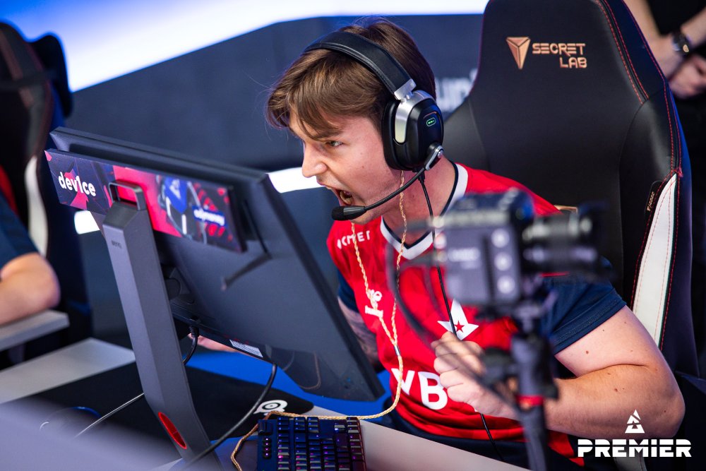 dev1ce: "A vida de um jogador de CS significa jogar 10 a 12 horas por dia"